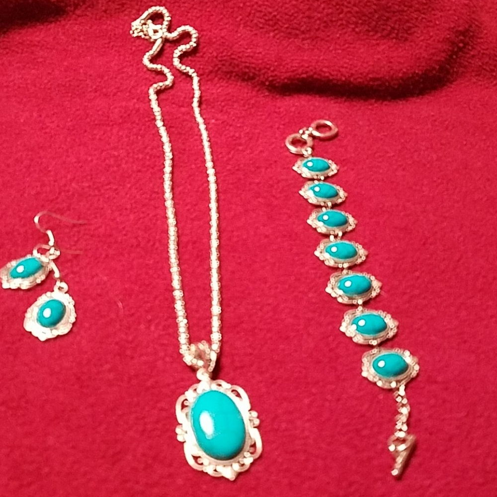 Beautiful Turquoise Necklace Bracelet And Earrings - Gem